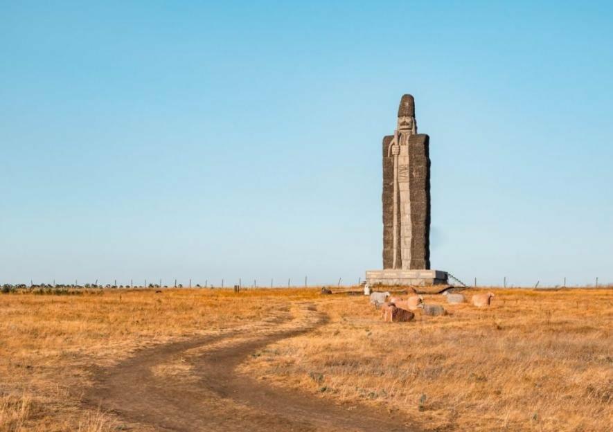 Неймовірна Одещина: в області знаходиться найбільша гранітна статуя в світі | Новини